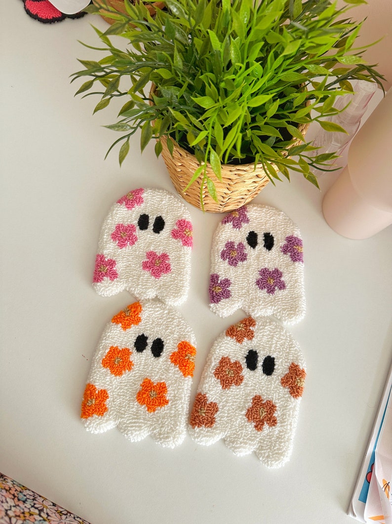 Daisy Ghost Mug Rug, Halloween Punch Needle Coaster, Daisy Ghostie ...