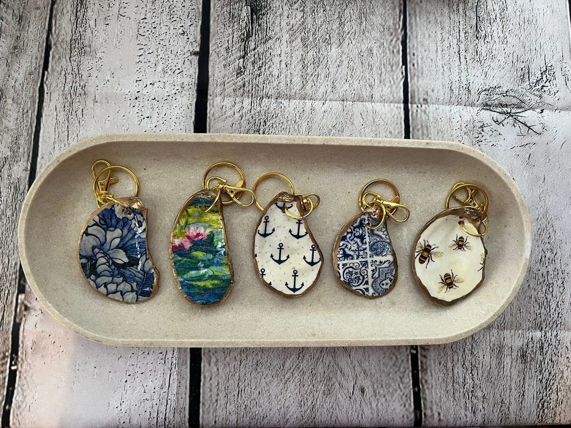 Decoupaged Flat Oyster Shell Keychain, Personalized Gift Idea, Car ...