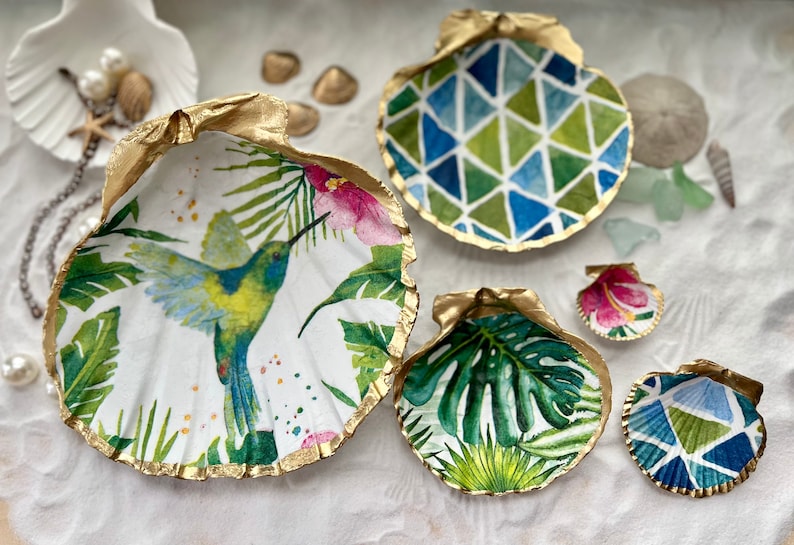 Set of Five Nesting Scallop Shell Trinket Dishes With Hummingbird ...