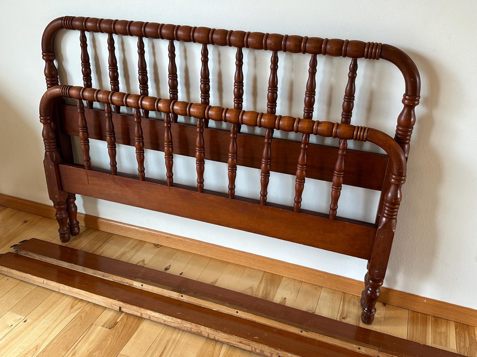 Vintage Jenny-lind Heirloom Spindle Spool Style Wooden Headboard and ...