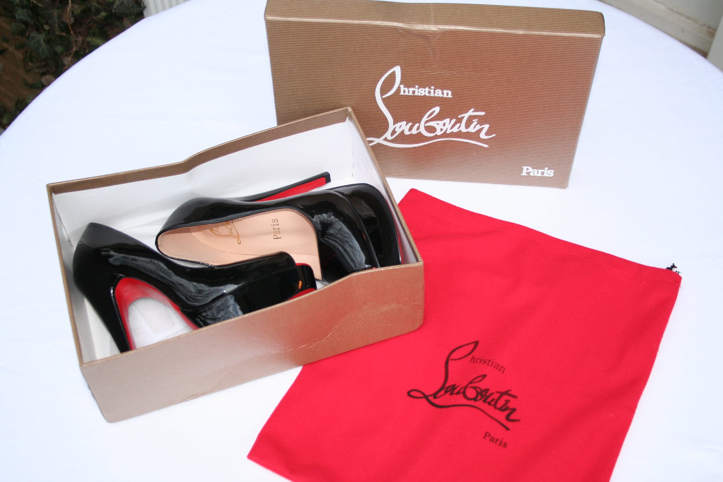 NEW Auth Christian Louboutin Black Patent Peep Toe Privé NEW Auth Christian Louboutin Black Patent Peep Toe Privé