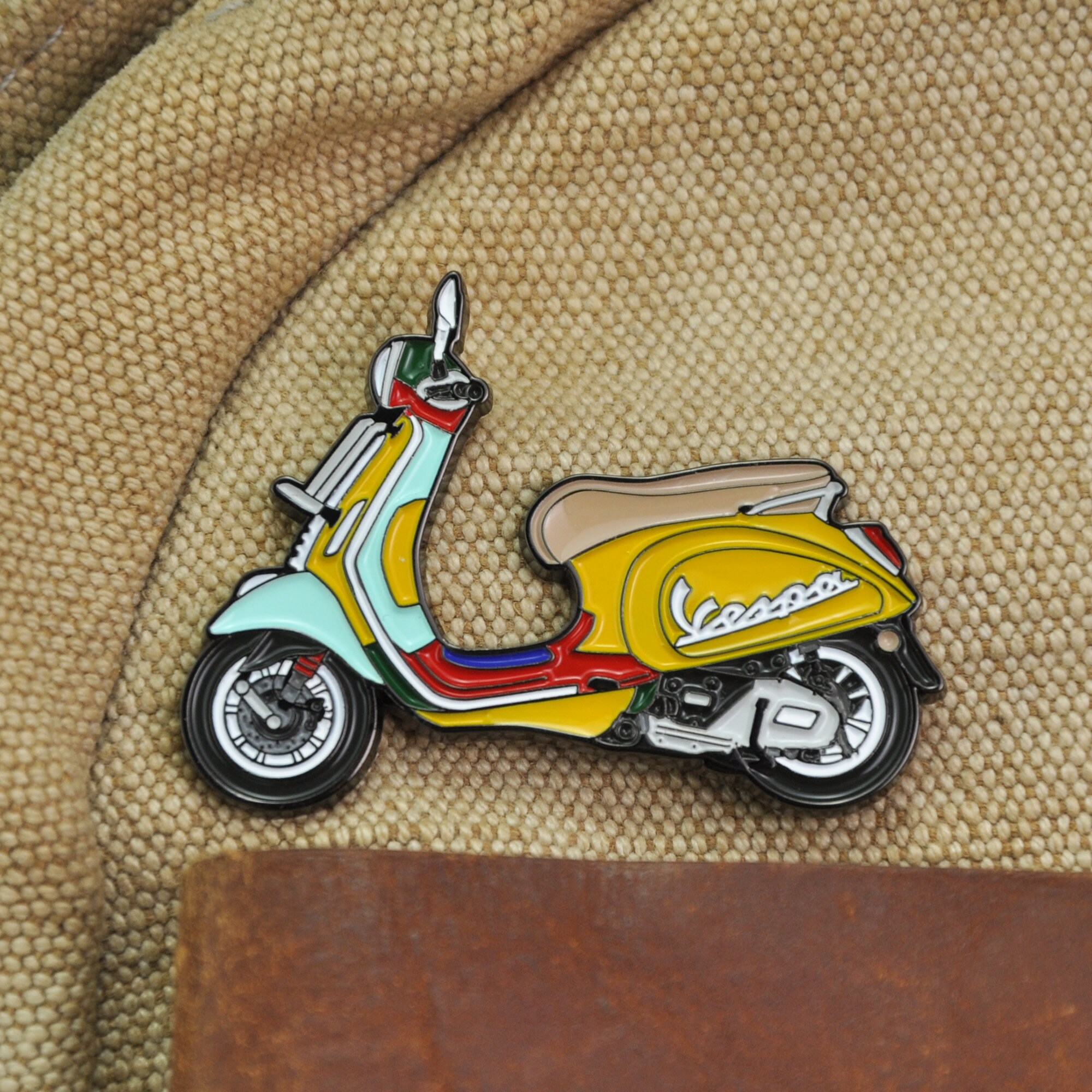 Vintage VESPA Enamel Pinback Buttons Primavera 150 Sean Wotherspoon ...