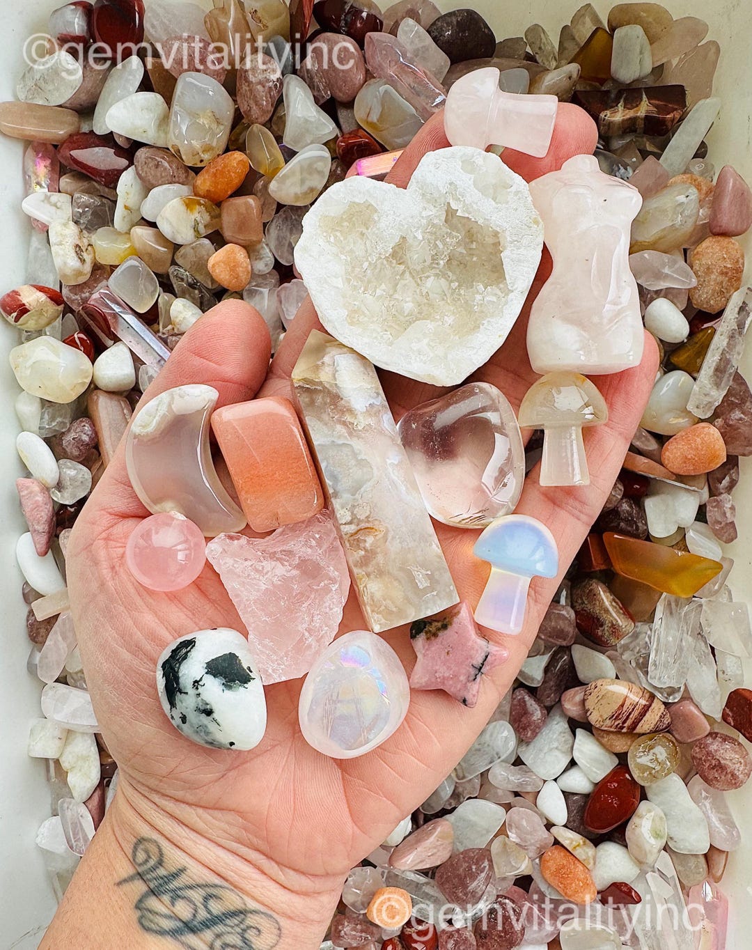 LOVE Mini Crystals Confetti Scoop, Premium Love Crystal Confetti Mix ...