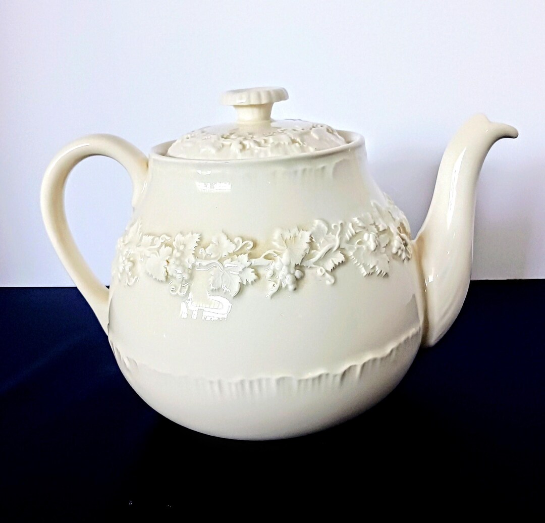 Wedgwood Queensware Tea Pot, Vintage EUC, Fine Embossed Bone China ...