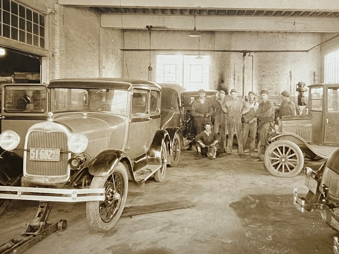 RARE Ford Car Repairshop in 1920s Old Car and Trucks Antique/ Vintage ...