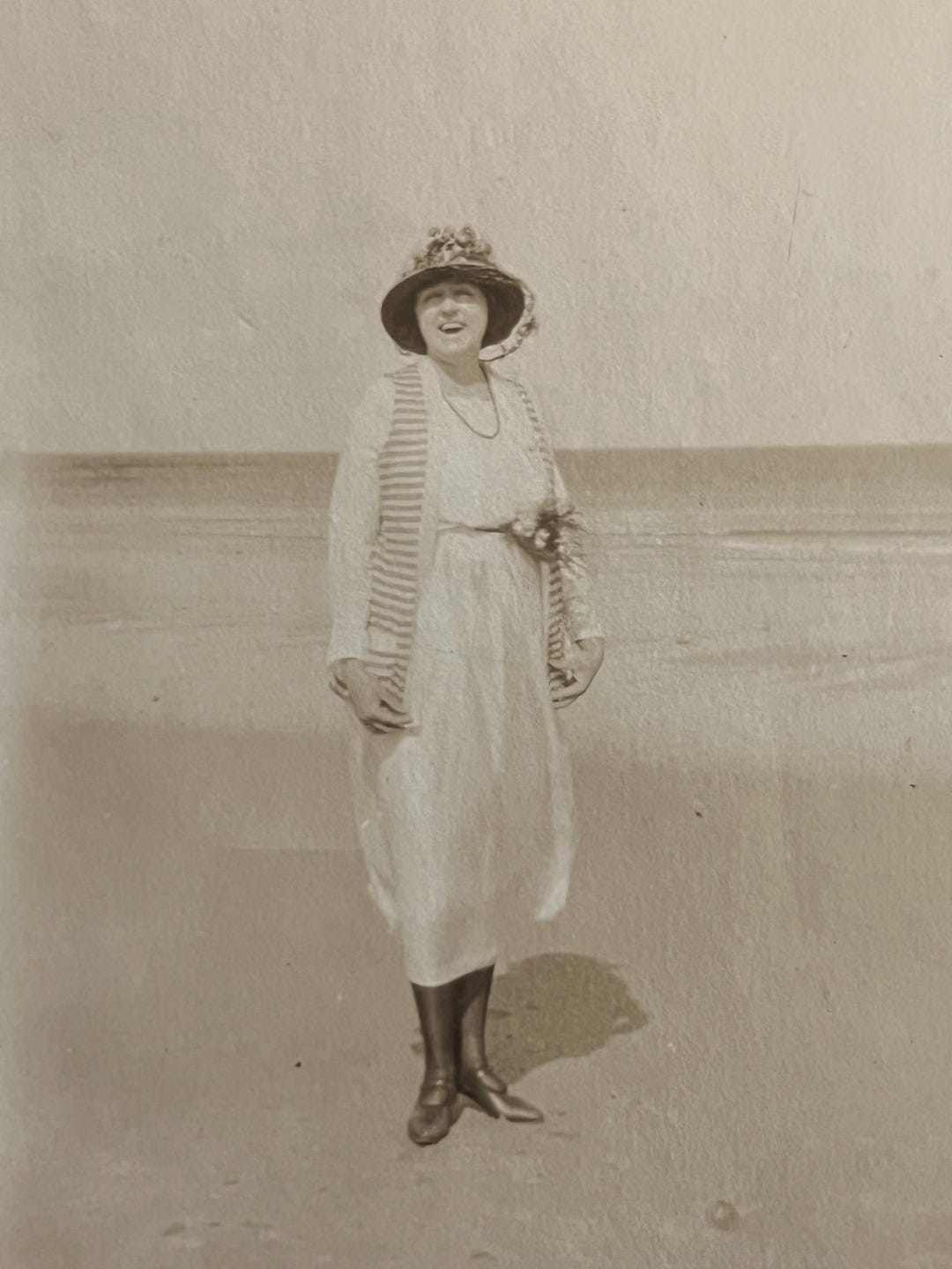 Wanda and the Waves! Pretty Flapper in Dress and Hat at Ocean ...