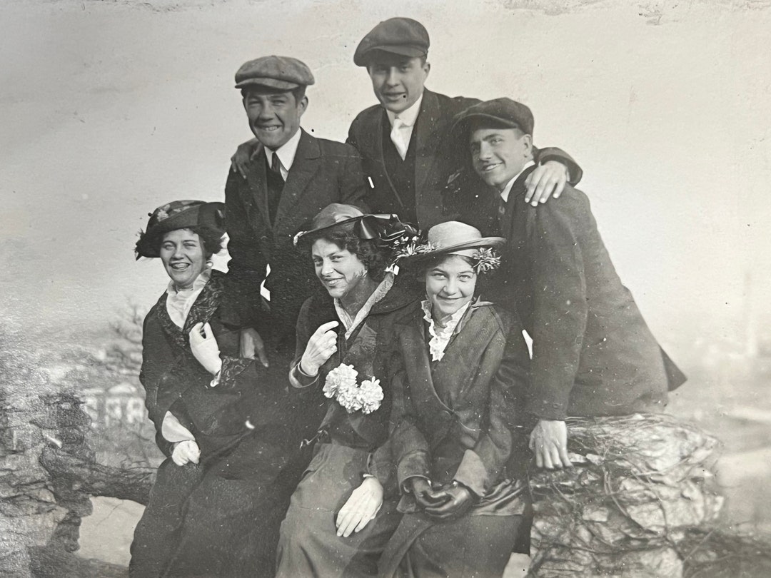 Group Shot! Group of Friends Pose for Picture 1920s! - Antique/ Vintage ...