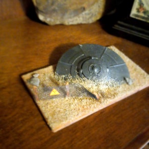 UFO Crashed Flying Saucer HO Scale Diorama - Etsy