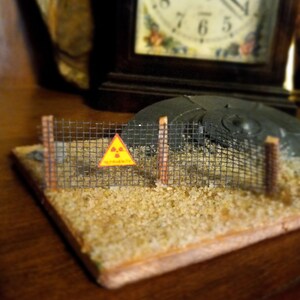 UFO Crashed Flying Saucer HO Scale Diorama - Etsy