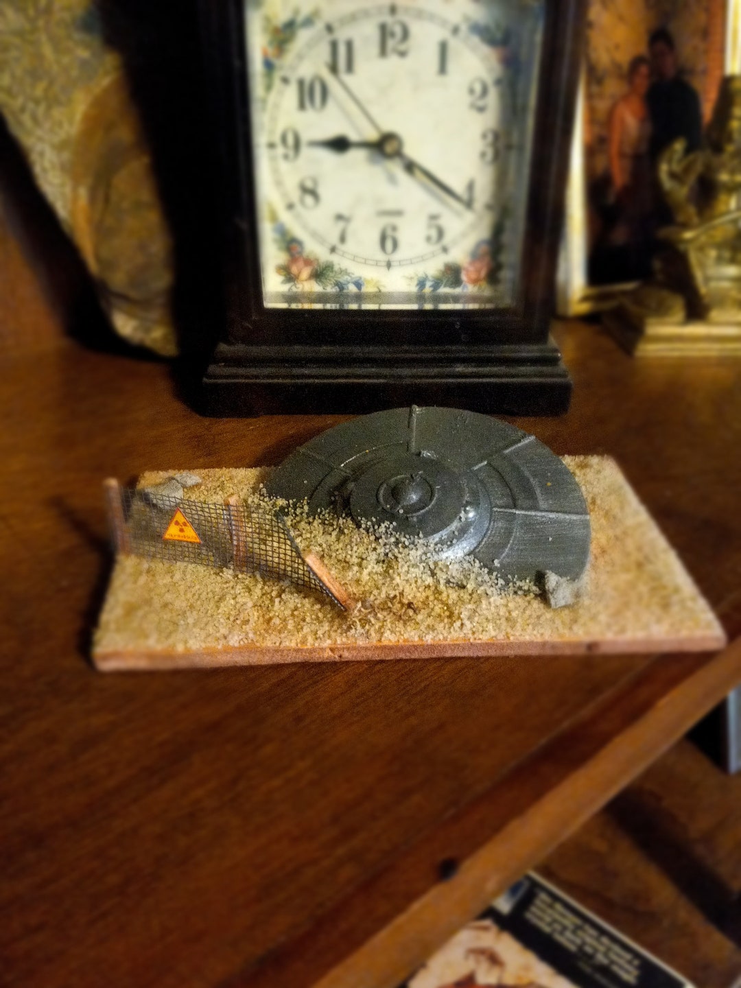 UFO Crashed Flying Saucer HO Scale Diorama - Etsy