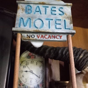 Bates Motel Psycho Alfred Hitchcock Horror Sign 1/12th Scale LED ...