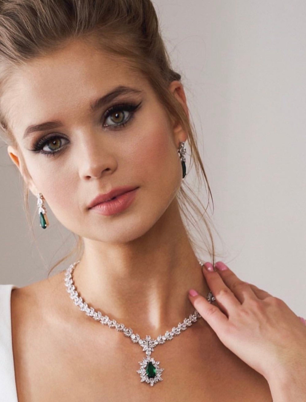 Simulated Diamonds and Lab Emerald Jewelry Set With Drop Necklace ...