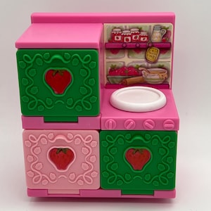 Strawberry Shortcake the Loyal Subjects Reboot Berry Bake Shop Playset ...