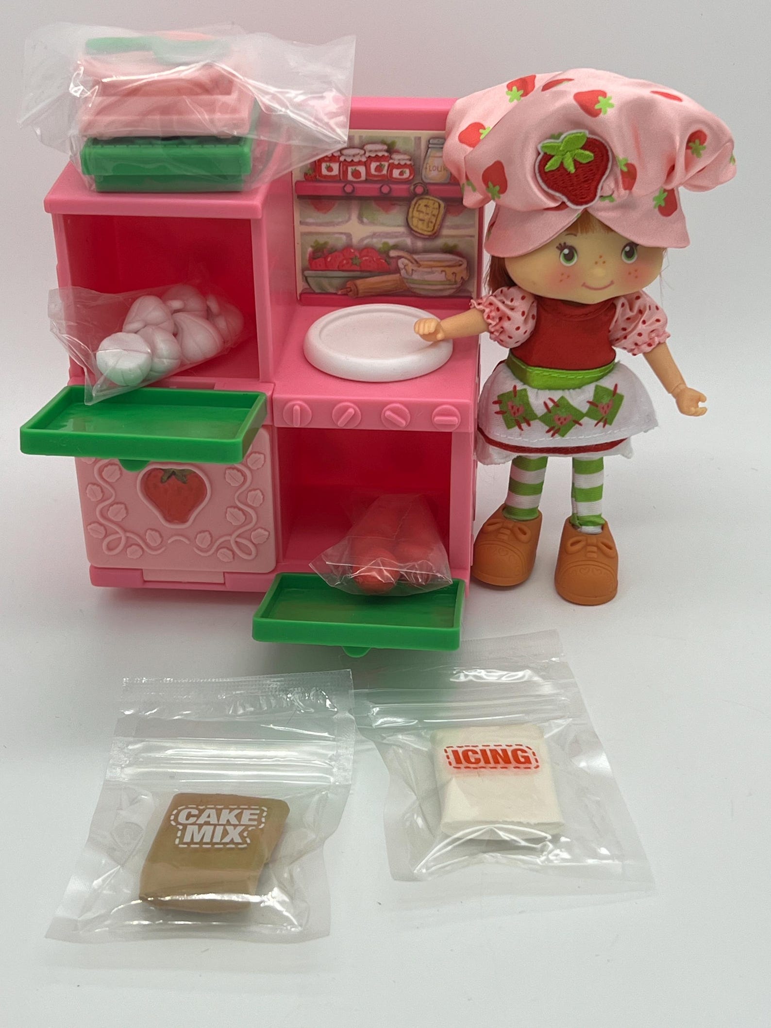 Strawberry Shortcake the Loyal Subjects Reboot Berry Bake Shop Playset ...