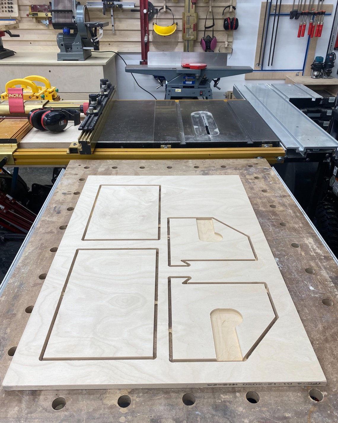 French Cleat Paper Towel Holder CNC Files: SVG/DXF for Woodworking and ...