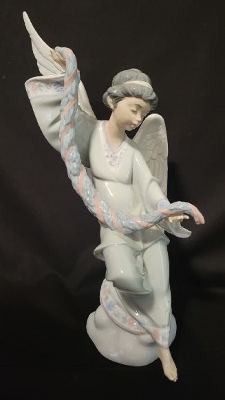 Lladro Porcelain Angel With Garland Figurine #6133 12.5" Tall Glossy ...