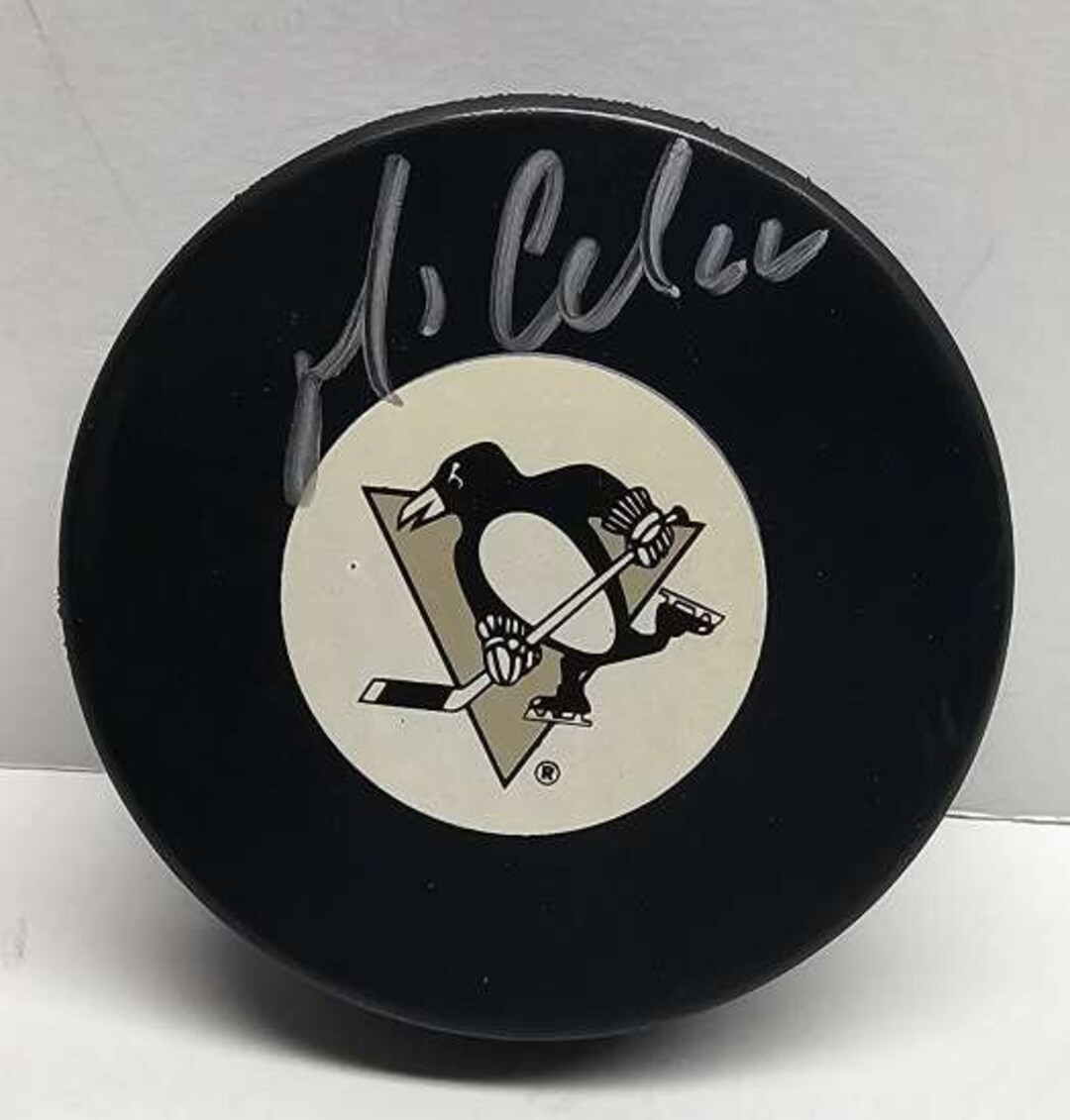 Penguin Great Hall of Famer Mario Lemieux Penguin Logo Hockey Puck ...