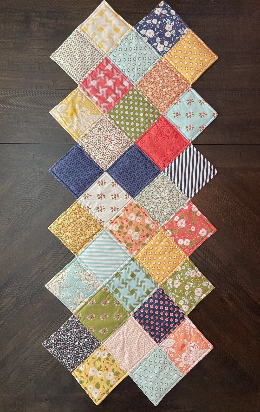 Charming Zig Zag Table Runner - Etsy