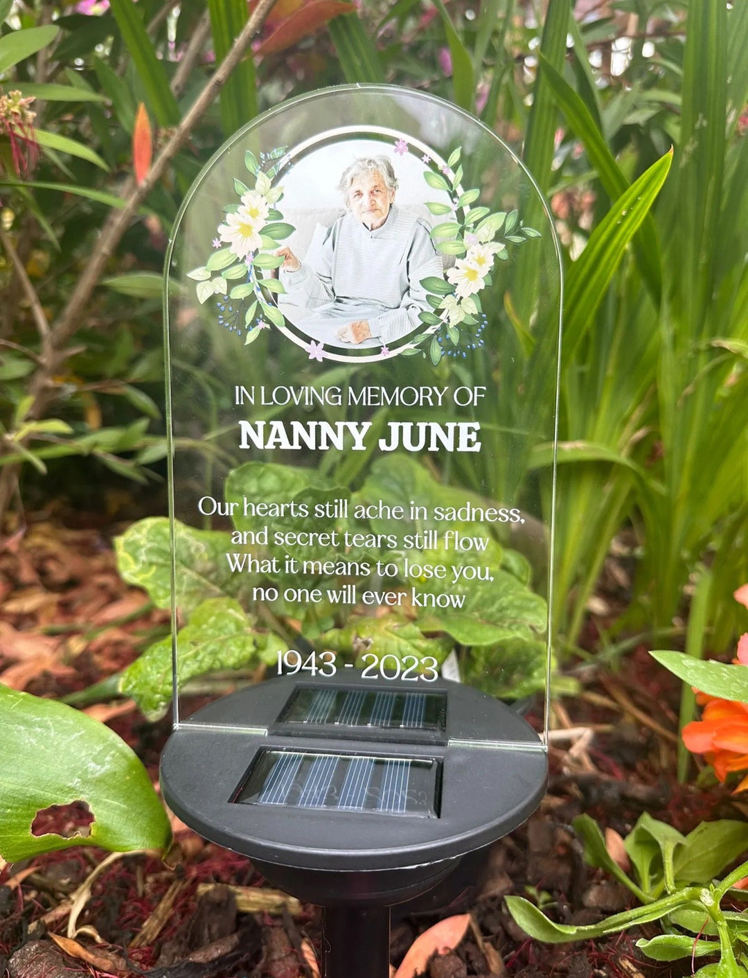 Personalised in Loving Memory Circle White Flower Garden Memorial Solar ...