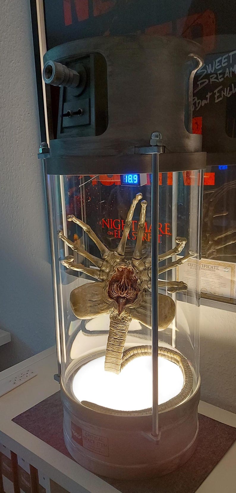 Aliens Stasis Container Tube With Facehugger Lifesize Movie Prop ...