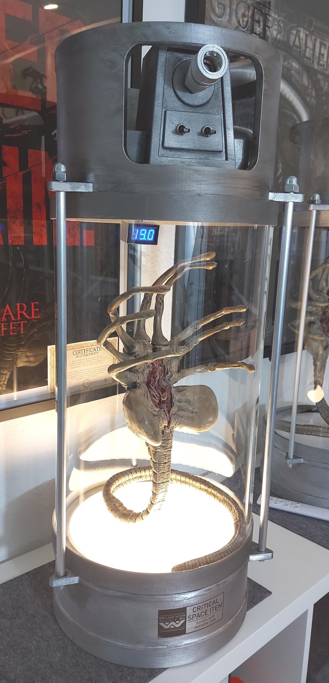 Aliens Stasis Container Tube With Facehugger Lifesize Movie Prop ...