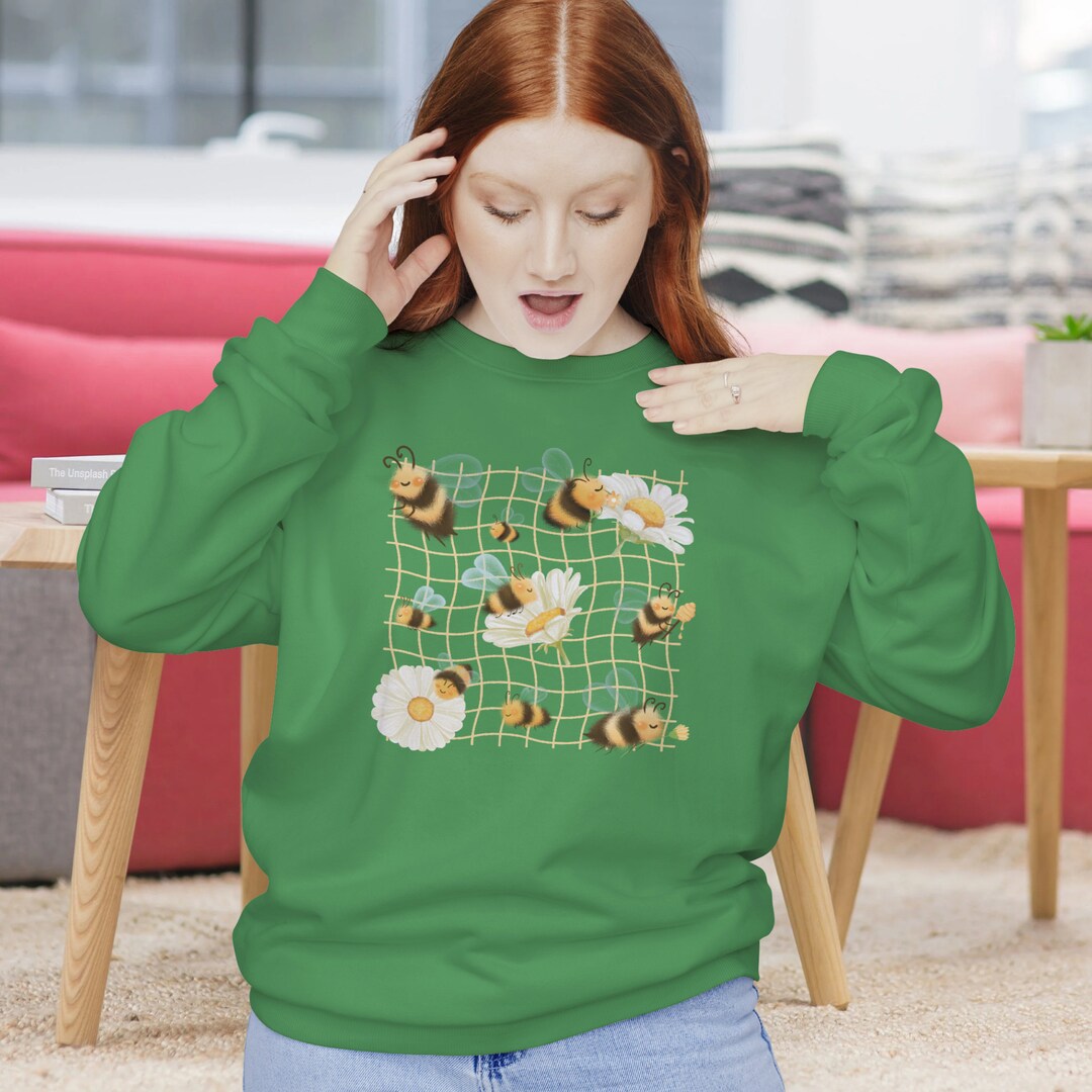 Kawaii Bee Sweatshirt, Bumblebee Shirt, Entomology Crewneck, Honeybee ...