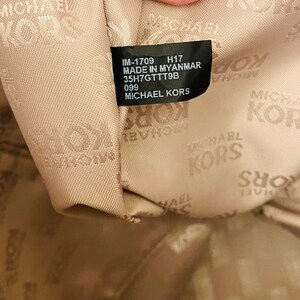 Michael Kors Jet Set Shoulder Tote Bag Zip Top Vanilla Signature MK ...