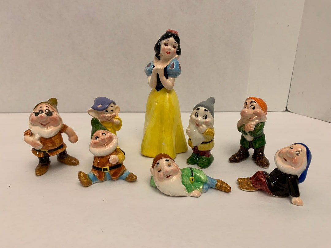 Vintage Walt Disney Snow White And The Seven Dwarfs Porcelain Figurines