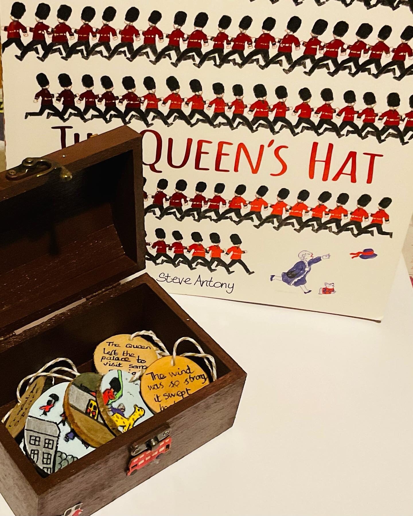 The Queens Hat Story Chest - Etsy