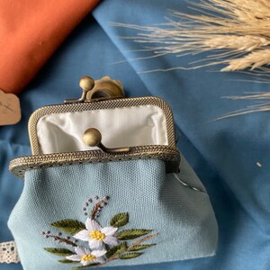 Blue Lily Floral Coin Purse, Vintage Floral Design Wallet, Embroidered ...