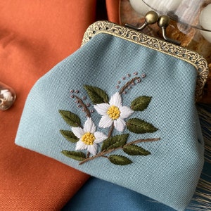 Blue Lily Floral Coin Purse, Vintage Floral Design Wallet, Embroidered ...