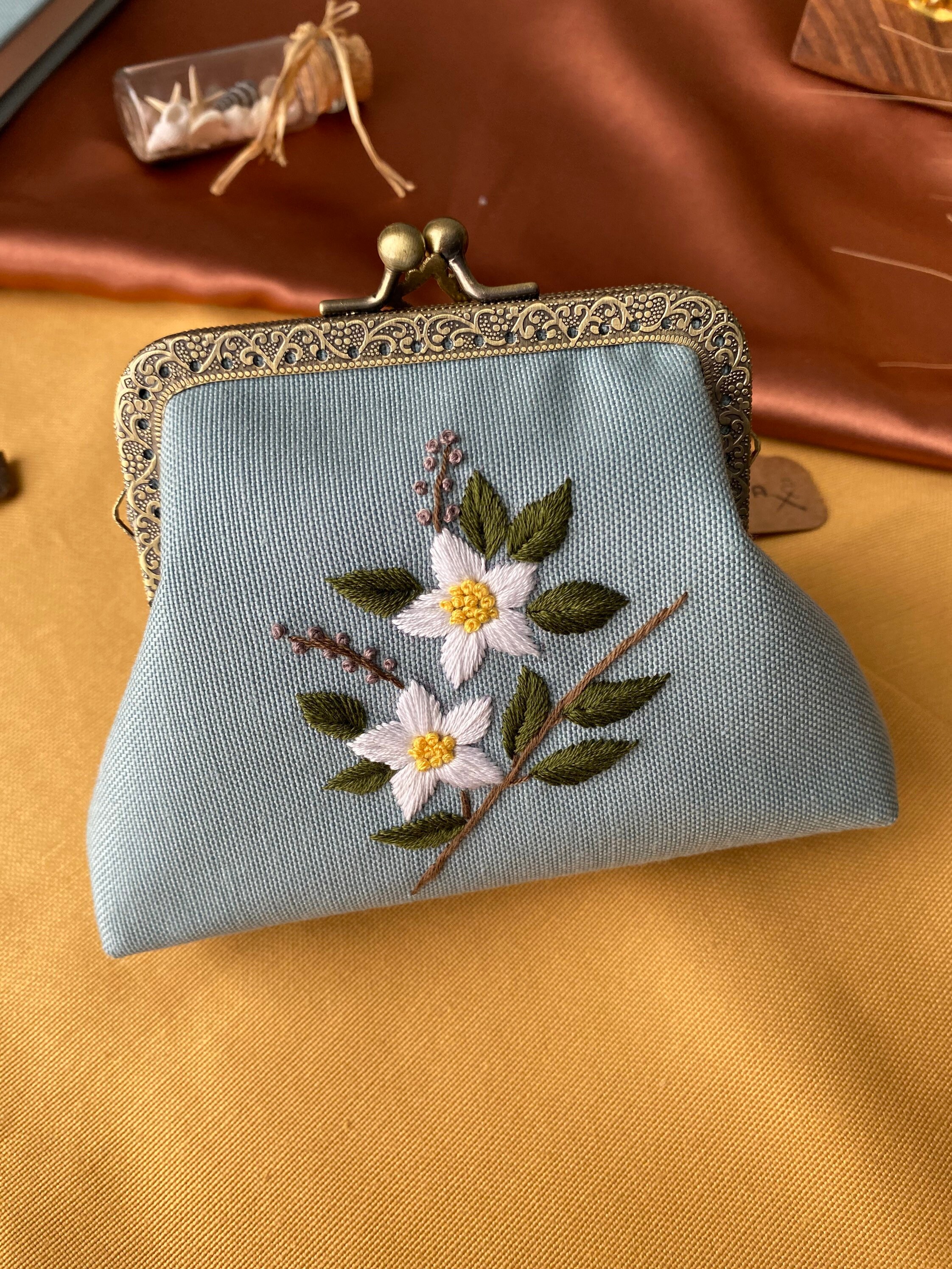 Blue Lily Floral Coin Purse Vintage Floral Wallet embroidered Coin ...
