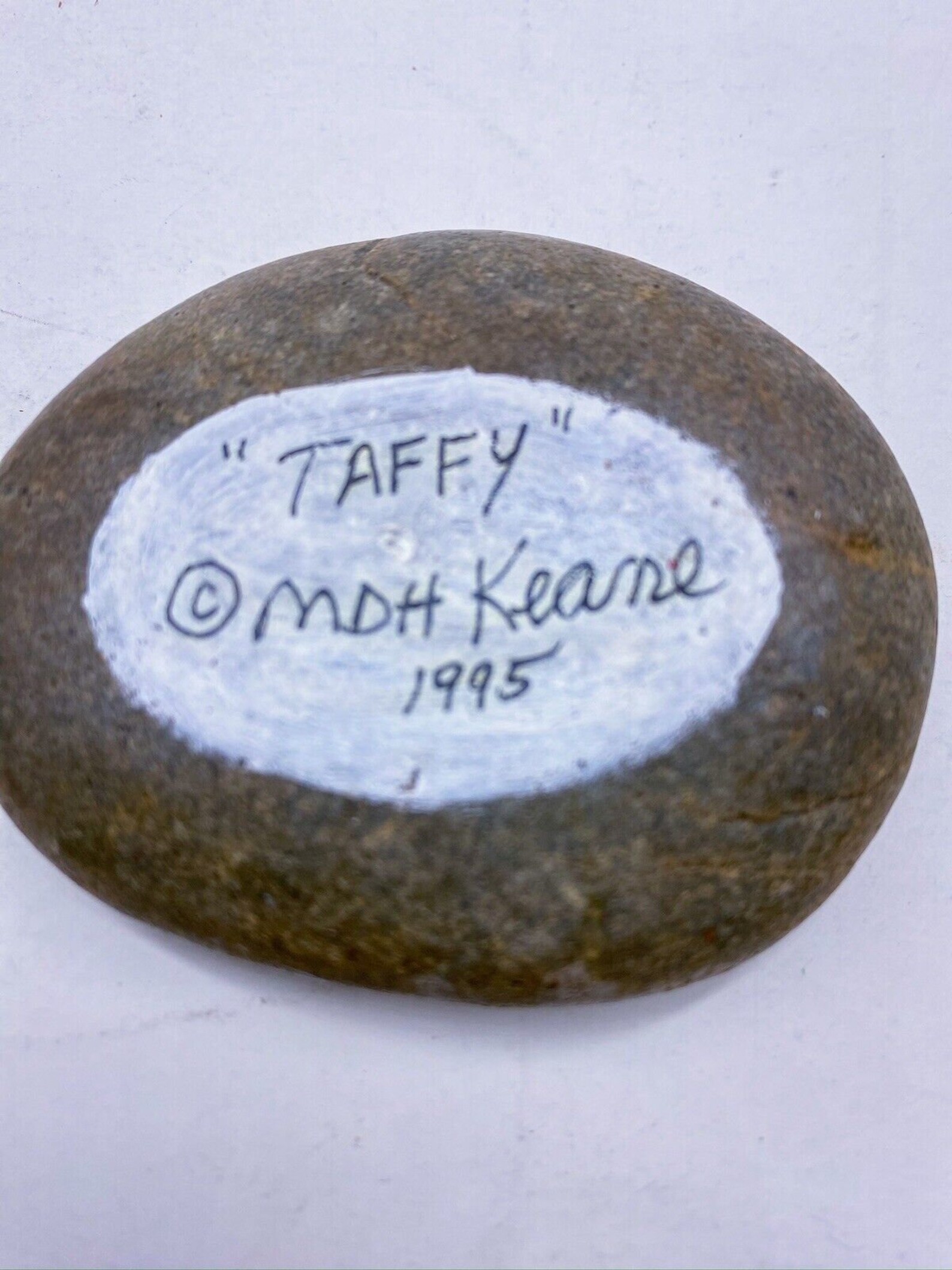 Margaret Keane Painted Kitty Cat Rock Stone Signed taffy MDH Keane 1995 ...