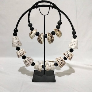 Set of 2 Papua Necklace Shells,a Lumi Currency Stick,decor Shells,wall ...