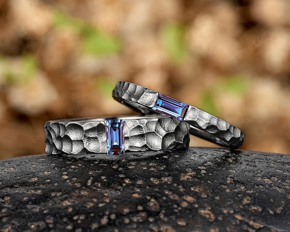 Baguette Alexandrite Couple Rings Set Gothic Black Gold Hammered Wedding Rings for Women and Men Minimalist Mens Ring Wedding Bands Gift