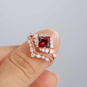 Vintage Princess Cut Garnet Halo Engagement Ring, Unique Garnet Bridal ...