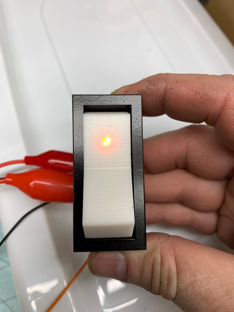 Interruptor basculante blanco grande con inserto negro y LED - Etsy México