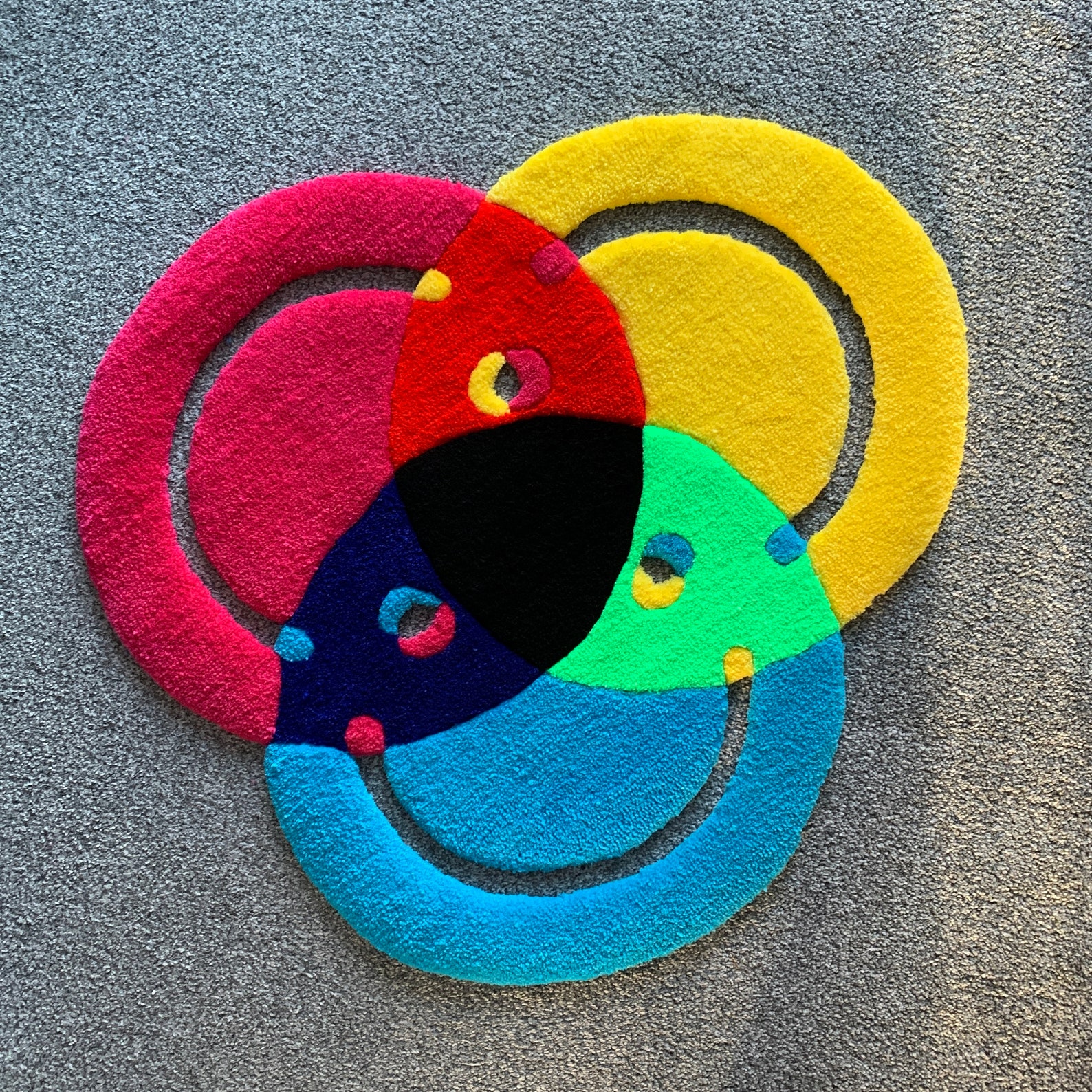 RGB Trippy Smiley Face Rug, Handmade, Tufted, Cut Pile Rug for Bedroom ...