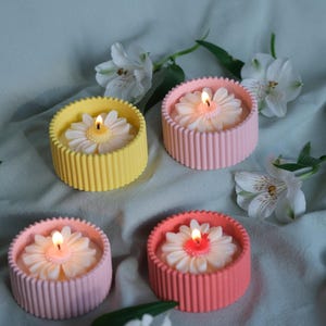 Handmade Soy Wax Daisy Flower Candle: Scented Gift - Etsy