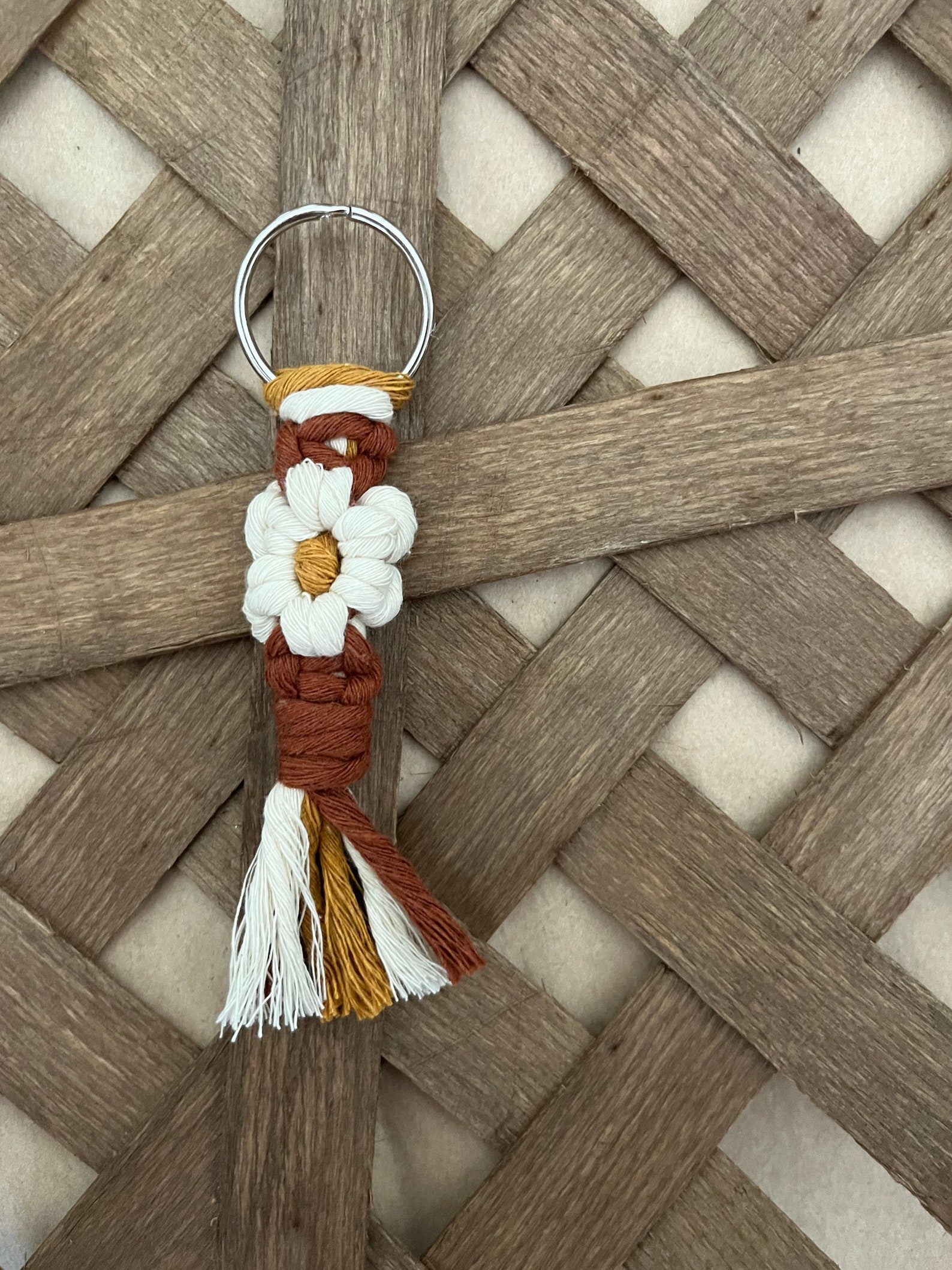 Daisy Macrame Keychain - Etsy
