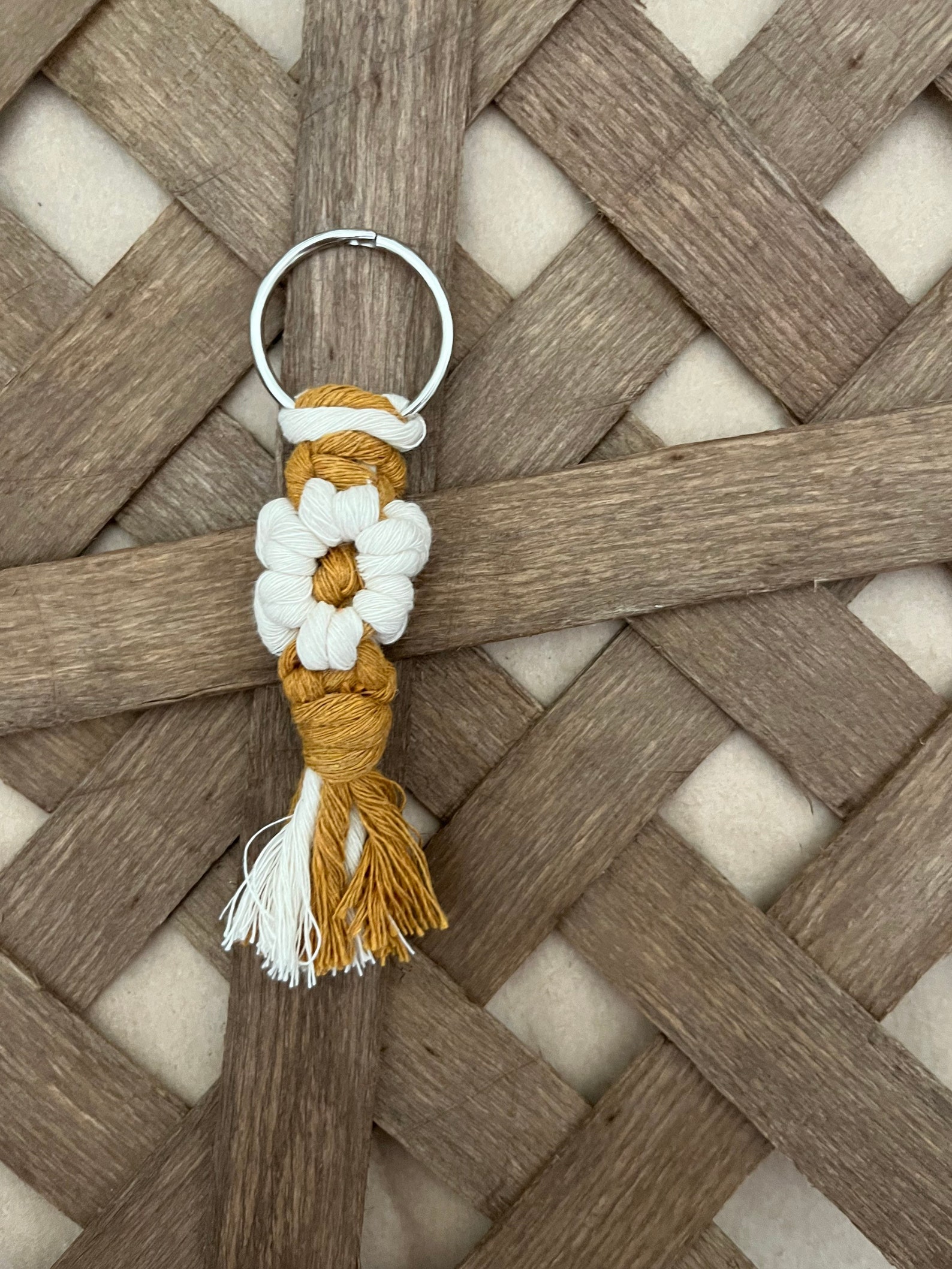 Daisy Macrame Keychain - Etsy