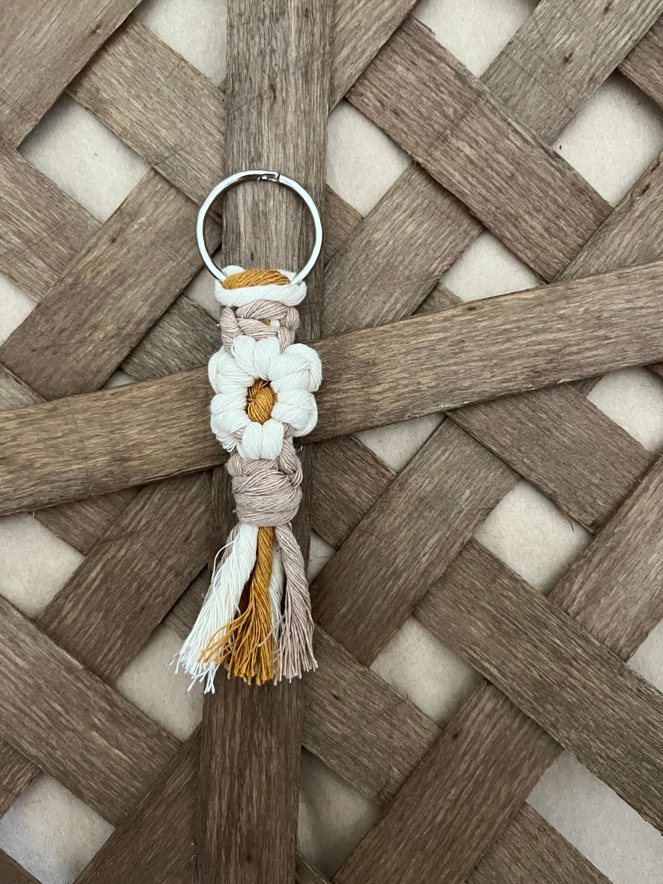 Daisy Macrame Keychain - Etsy