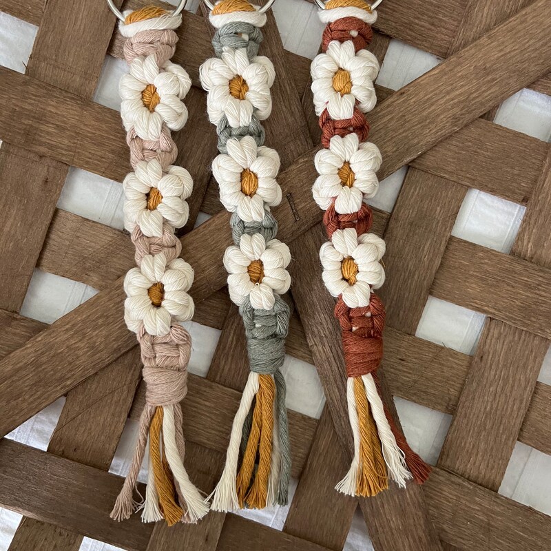 Daisy Keychain - Etsy