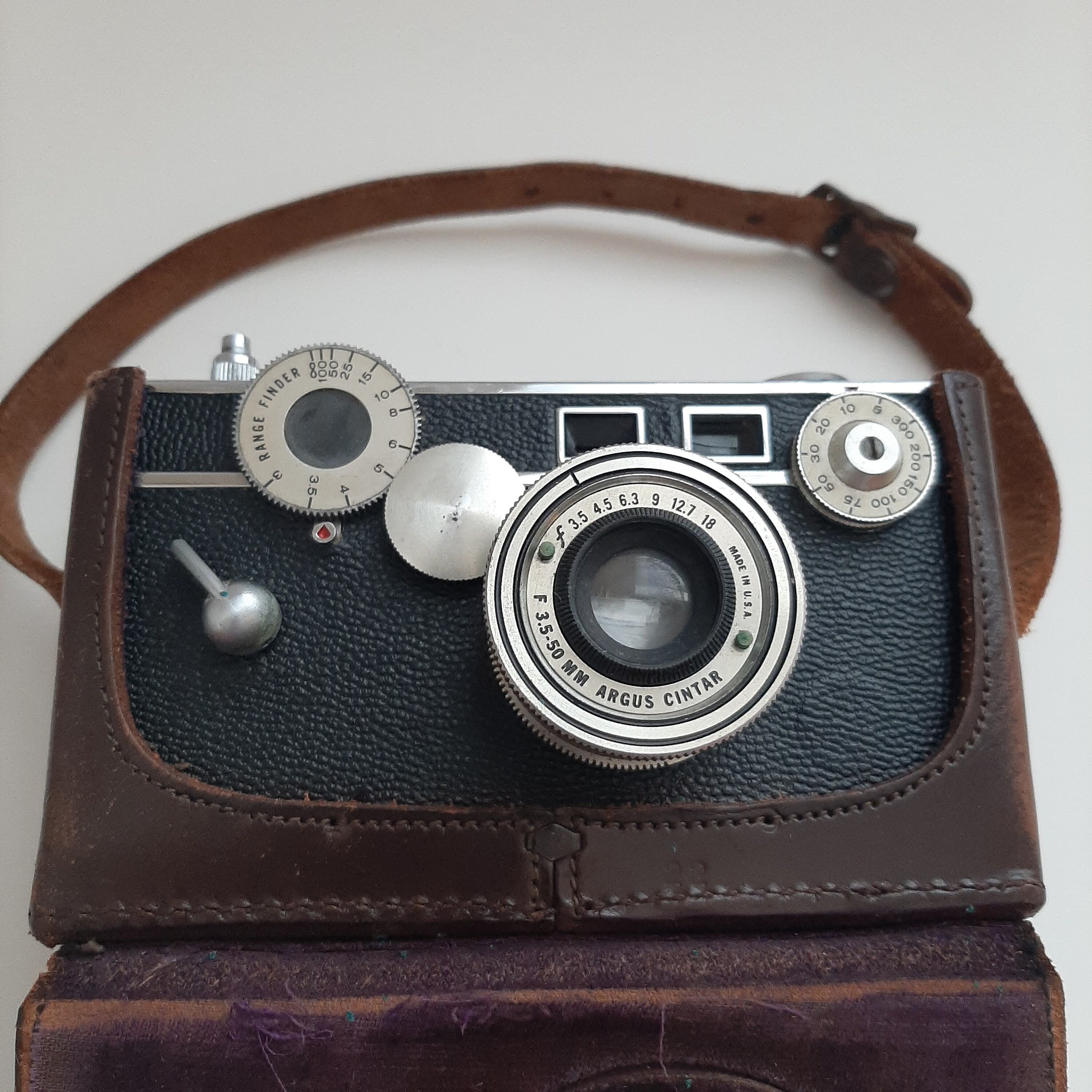 1956 Vintage Argus 50mm F/3.5 Coated Cintar Camera/ Leather Case - Etsy