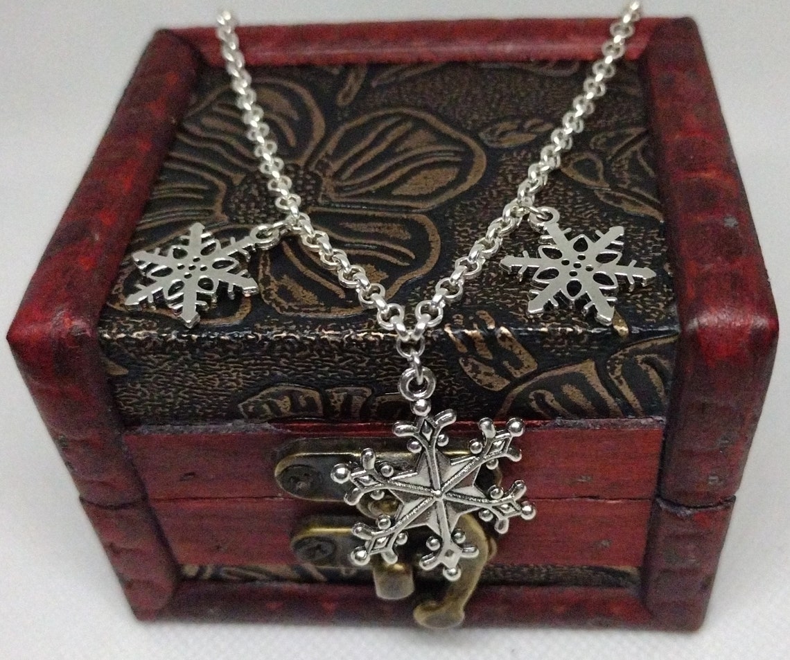 Ethereal Snowflake Choker Necklace - Delicate Winter Elegance - Etsy