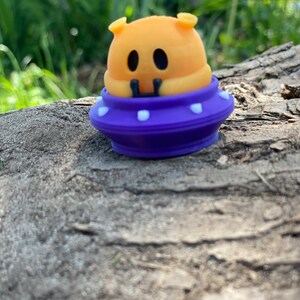 3D Printed Colour-changing Alien Toy: Poseable Desk Friend - Etsy