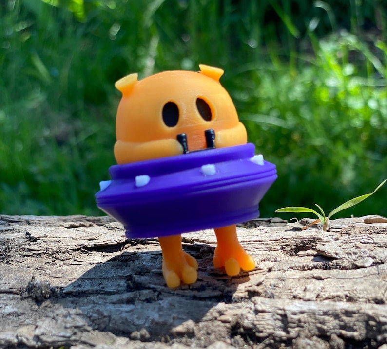 3D Printed Colour-changing Alien Toy: Poseable Desk Friend - Etsy