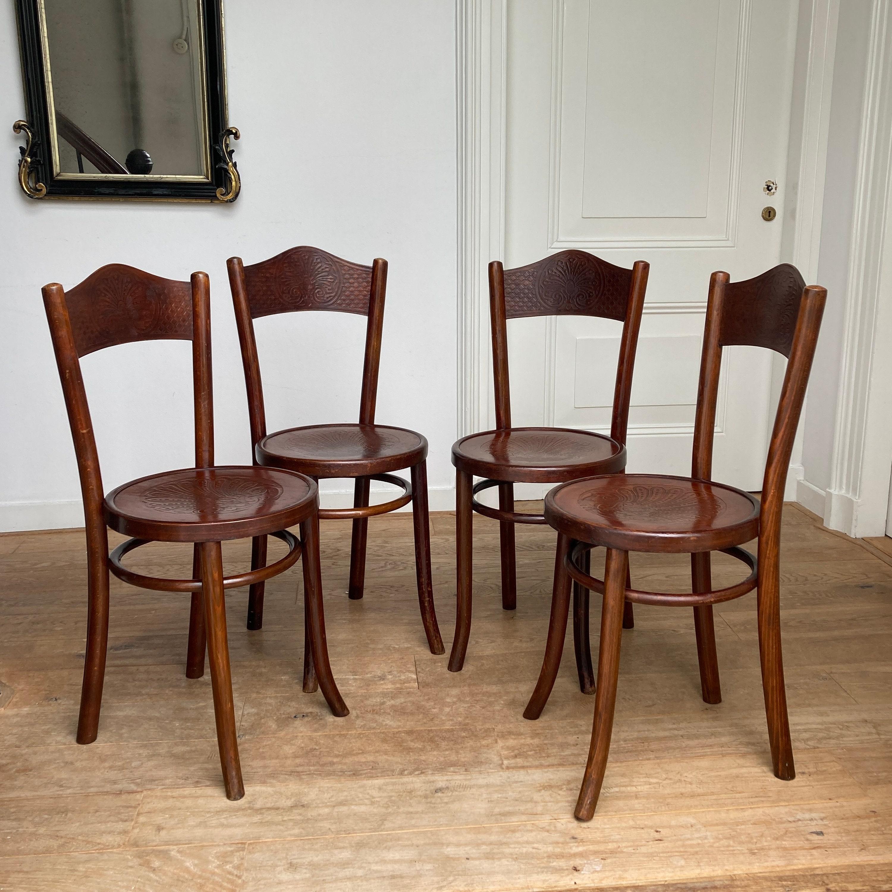 Thonet leather chair store