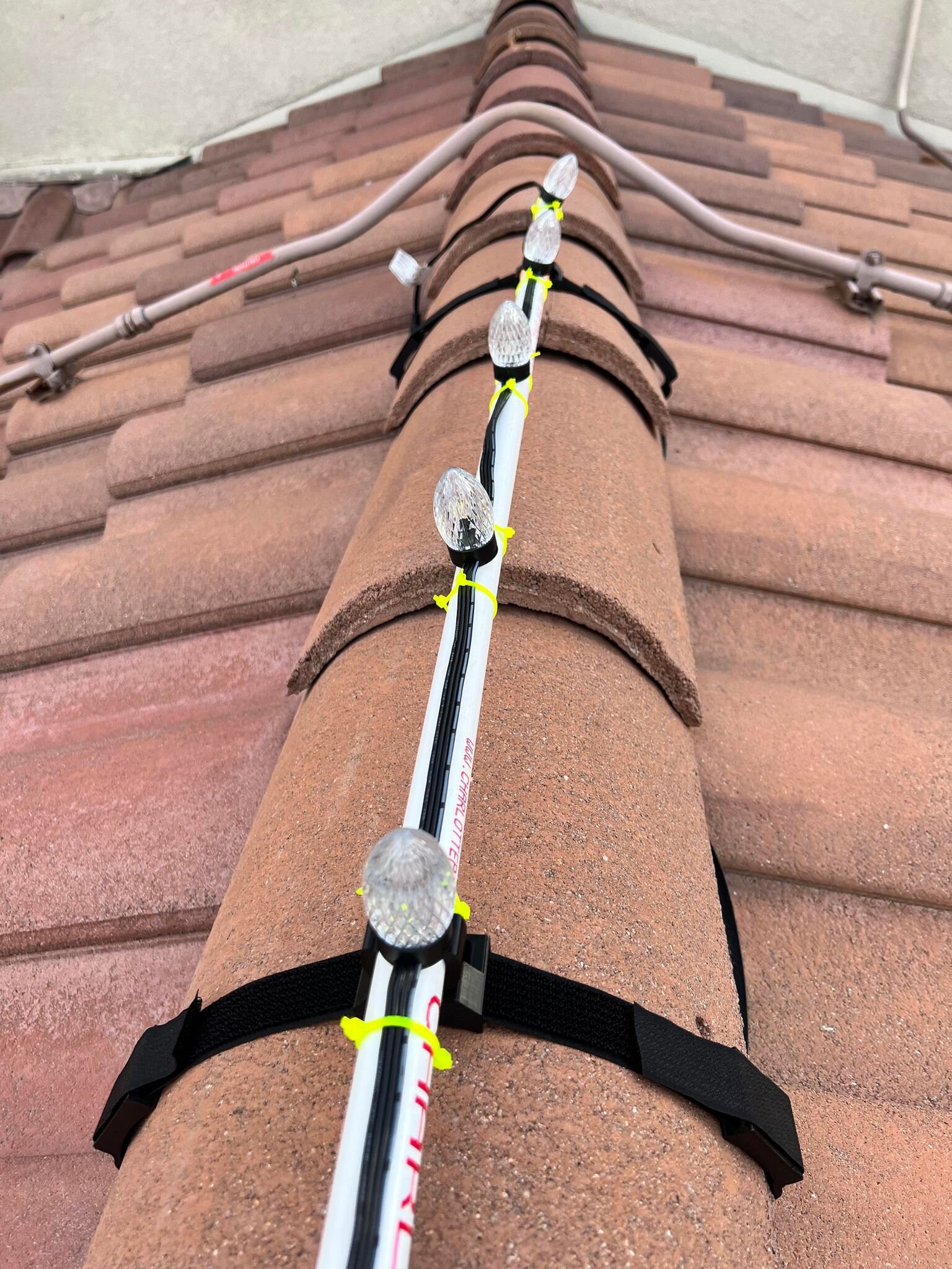 1/2 Inch PVC Adjustable Roof Ridge Clip for Tile, Concrete, Etc... Type ...