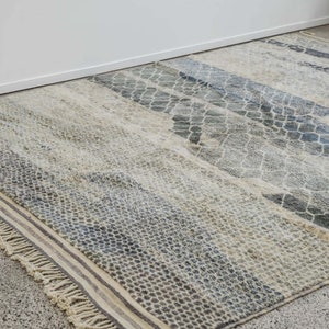 Handmade Vintage-inspired Moroccan Modern Black & Beige Geometric Beni ...